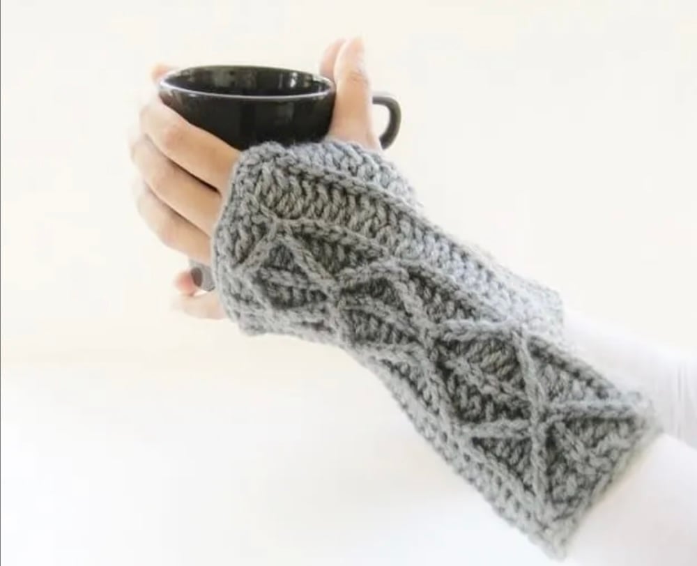 17 Crochet Arm Warmers - Free & Easy Patterns - Handy Little Me
