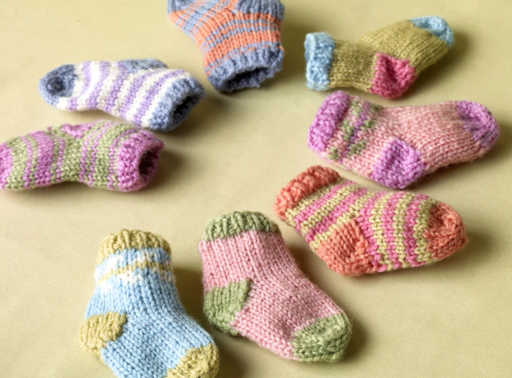 27 Knit Baby Booties Patterns (Free + Adorable Ideas) - Handy Little Me