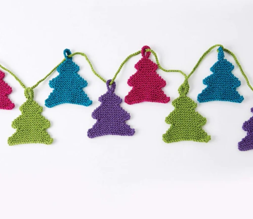 15 Knitted Garlands For Christmas (Free + Easy) - Handy Little Me