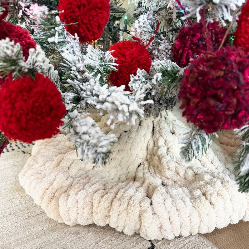 Free Chunky Christmas Tree Skirt Knitting Pattern (Large Yarn) - Handy ...