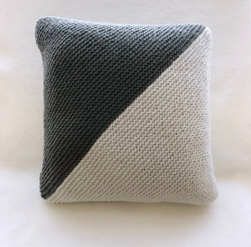 17 Free & Easy Pillow Knitting Patterns - Handy Little Me