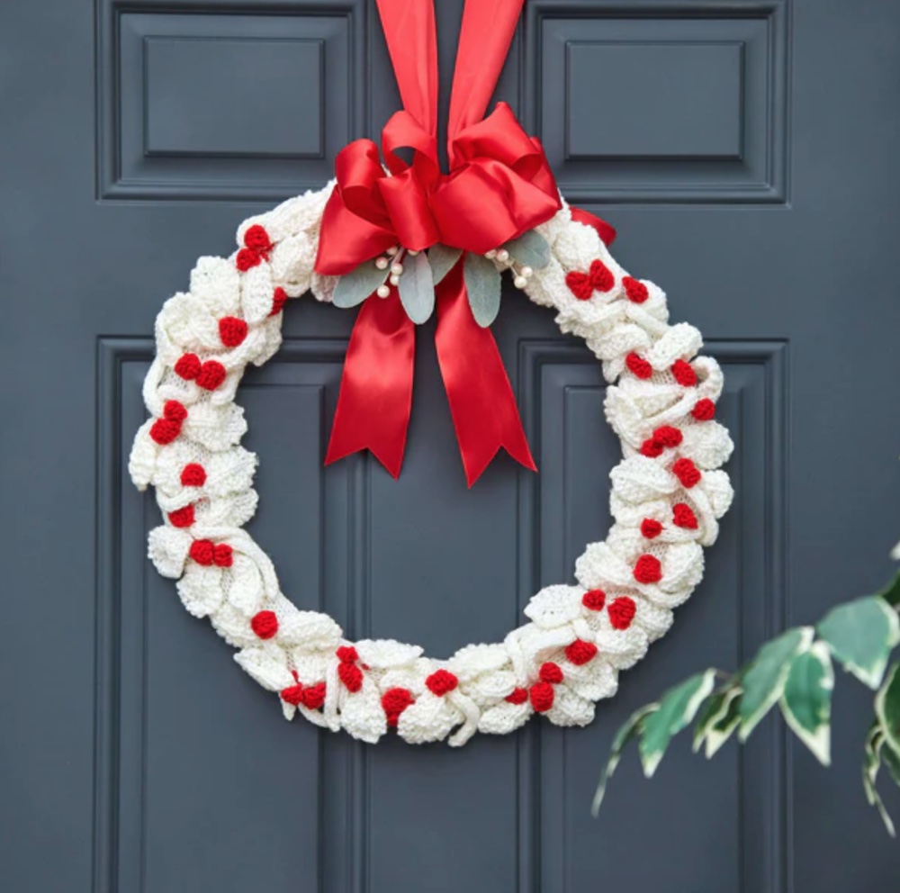 13 Easy Knitted Wreaths For The Holidays! - Handy Little Me