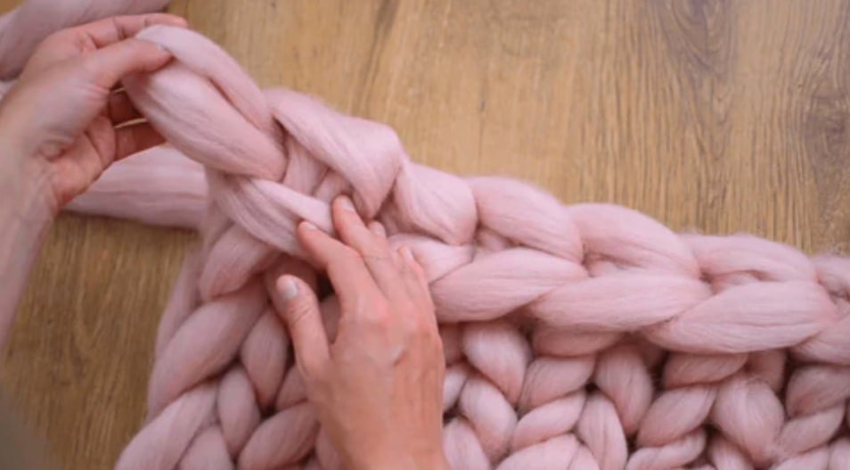 33 Arm Knitting Patterns (Free Chunky Knit Projects) - Handy Little Me