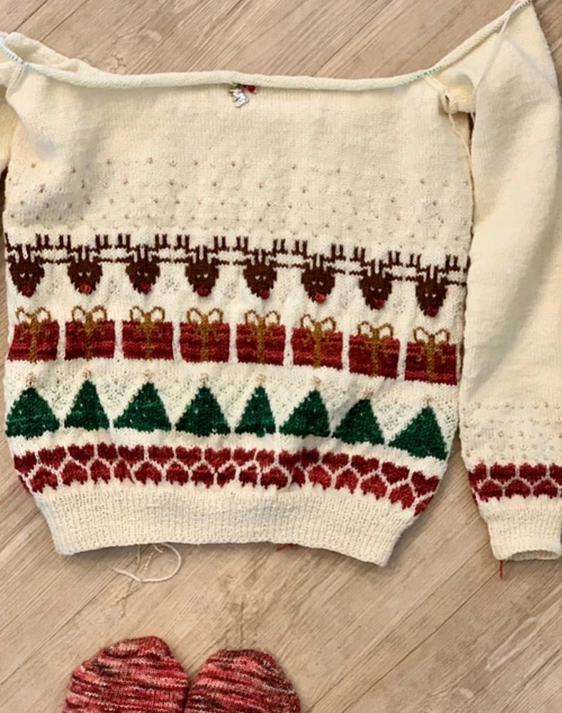 30 Christmas Sweater Knitting Patterns (Jumper Ideas) - Handy Little Me