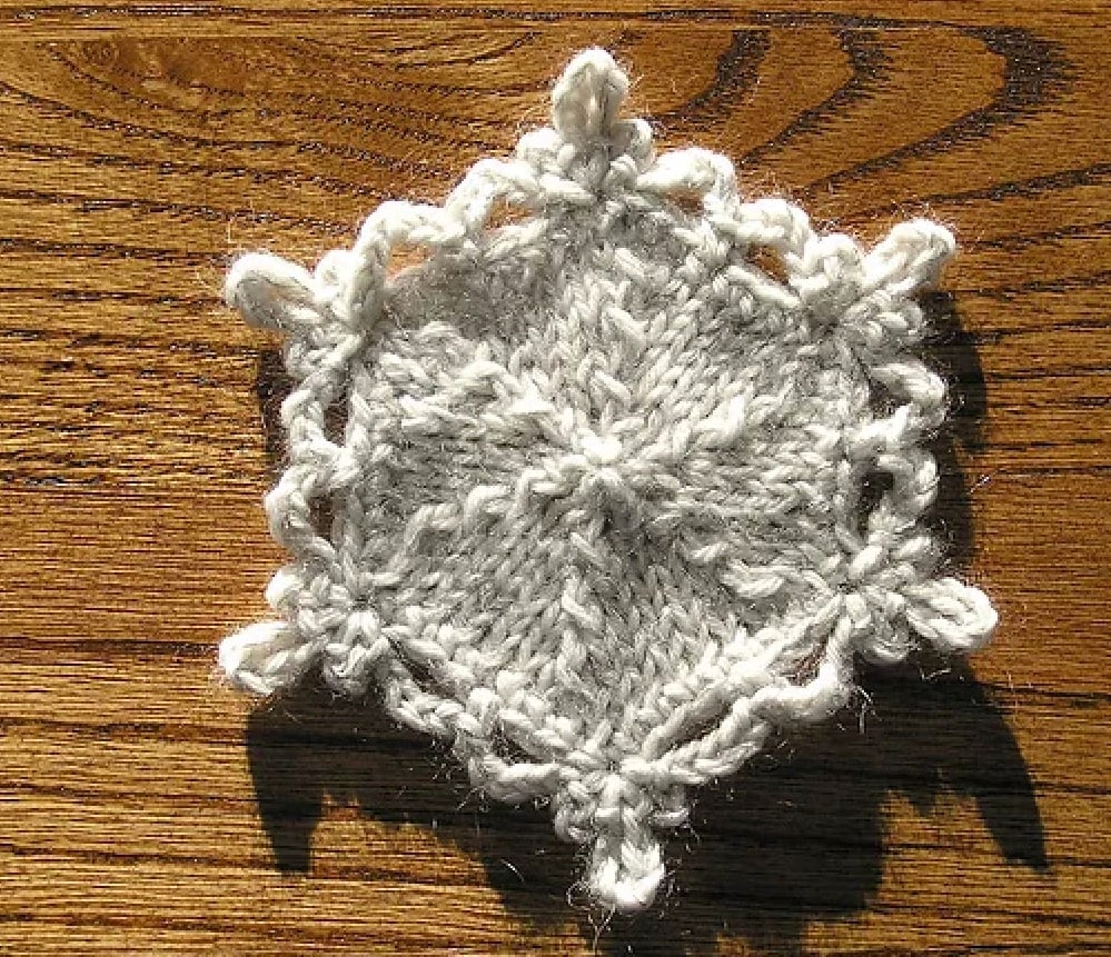 17 Snowflake Knitting Patterns (Free + Festive) - Handy Little Me