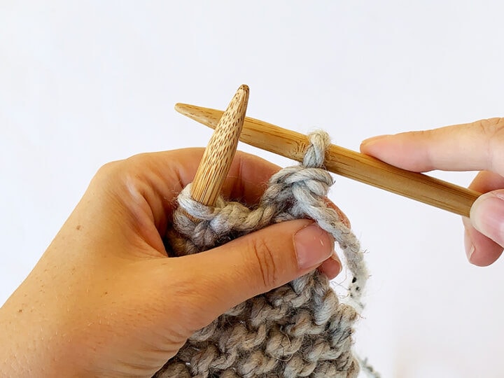 How To Knit The Purl Stitch {+ Video Tutorial} - Handy Little Me