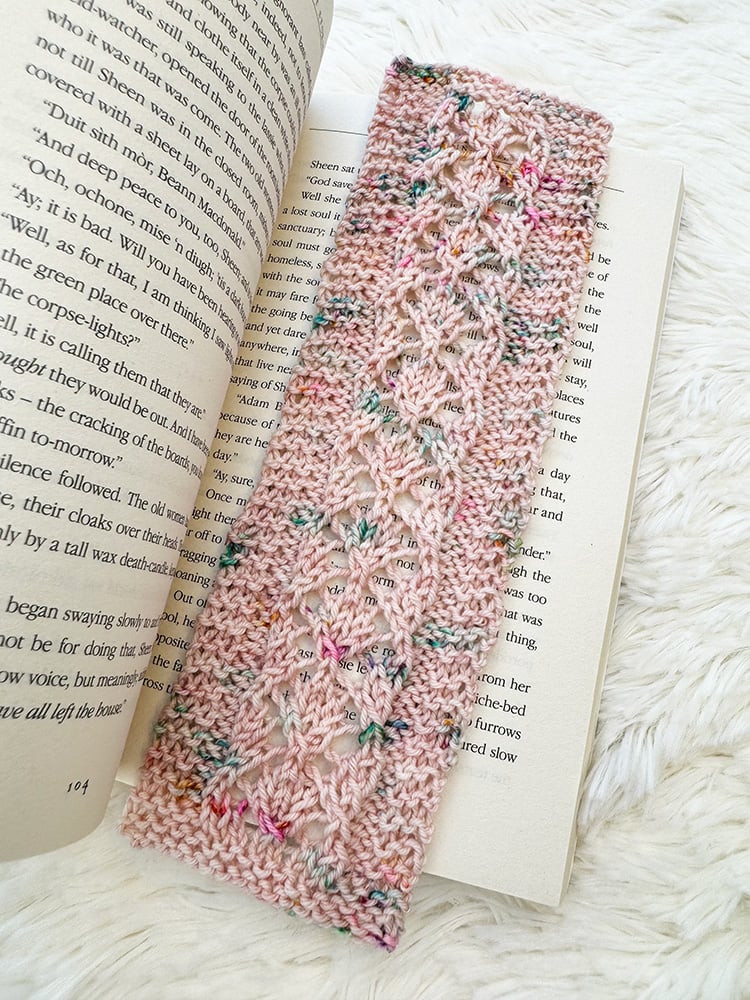 Lover Bookmark Knitting Pattern (Free Printable) - Handy Little Me
