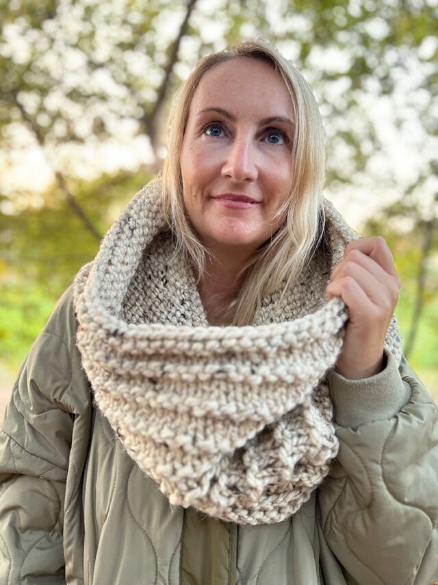Snood Knitting Pattern (Free + Easy) - Handy Little Me