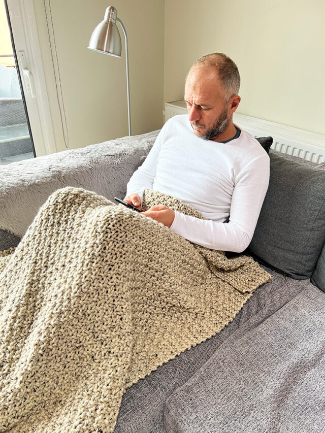How To Knit A Blanket (Free + Easy For Beginners) - Handy Little Me