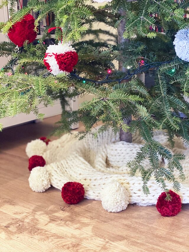 Knit Tree Skirt Pattern (Free And Easy Christmas DIY) - Handy Little Me